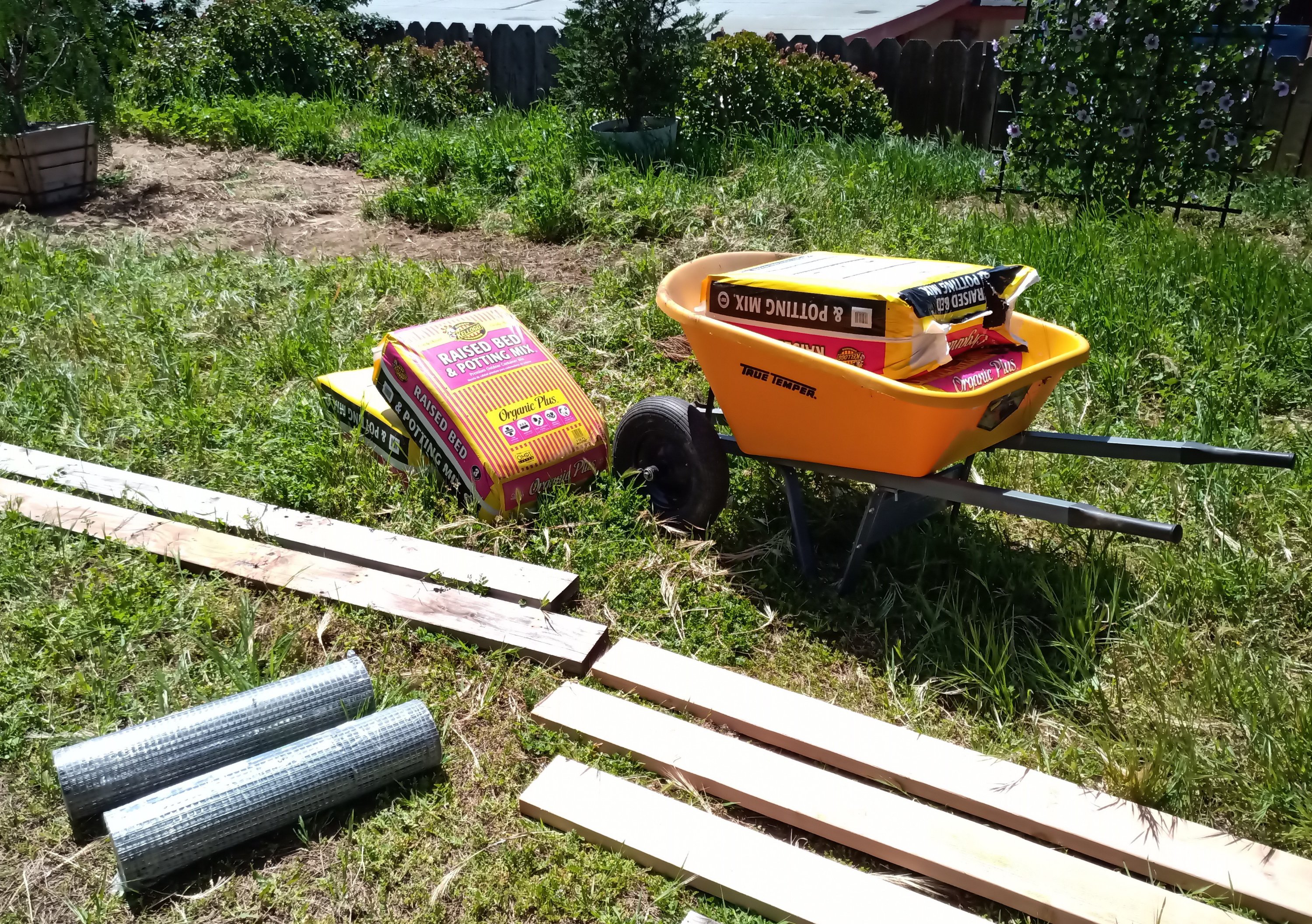Guardin’ your Garden: a DIY gopher proof raised bed | SCLeccentric